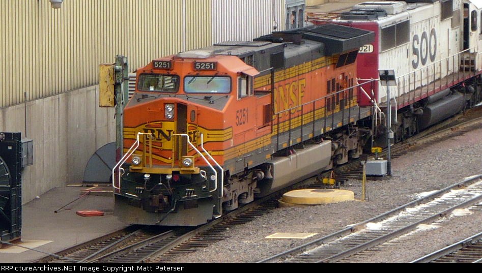 BNSF 5251